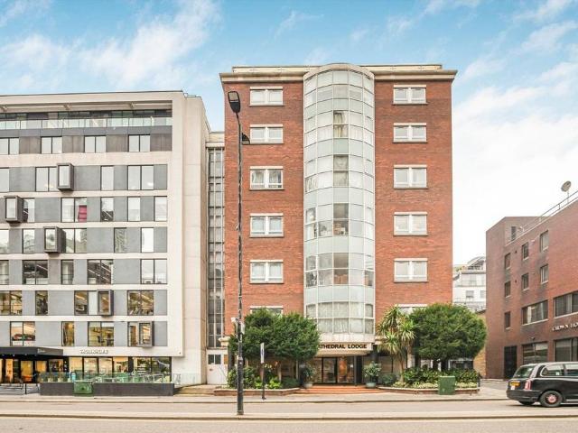Aldersgate Street, London EC1A 2 bed flat to rent £3,100 pcm £715 pw