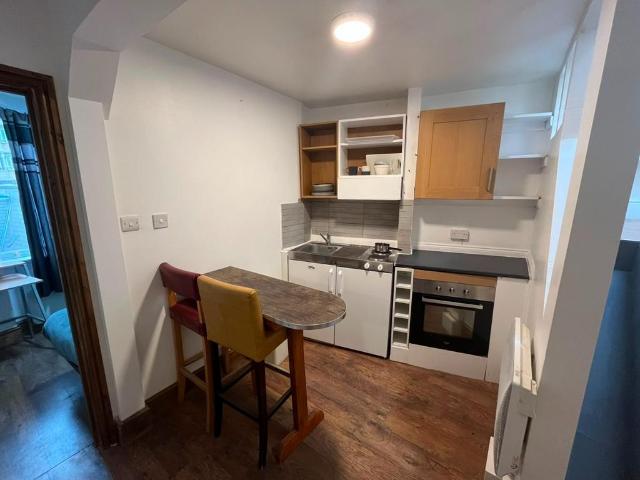 Aldersgate Street, London, EC1A 2 bed flat to rent £2,800 pcm £646 pw