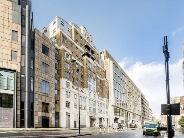 Aldersgate Street, London EC1A 2 bed flat to rent £3,250 pcm £750 pw