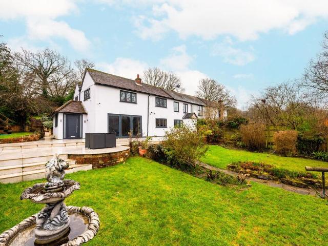 Aldershot Road, Guildford. 5 bed semi detached house to rent £5,950 pcm £1,373 pw