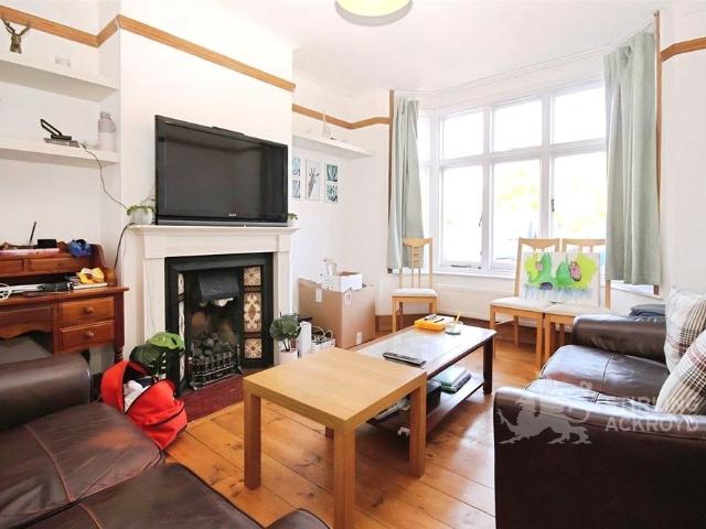 Aldershot Road, Guildford, Surrey, GU2 8AE