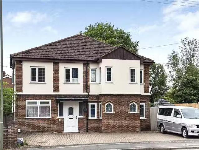 Aldershot Road, Guildford, Surrey, UK, GU2 8AE