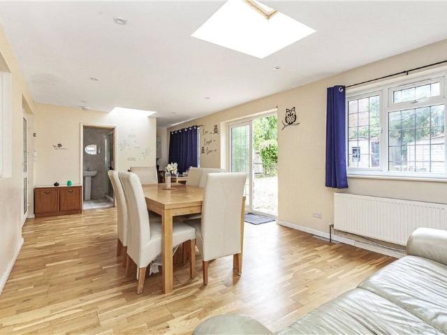 Aldershot Road, Guildford, Surrey, UK, GU2 8AE