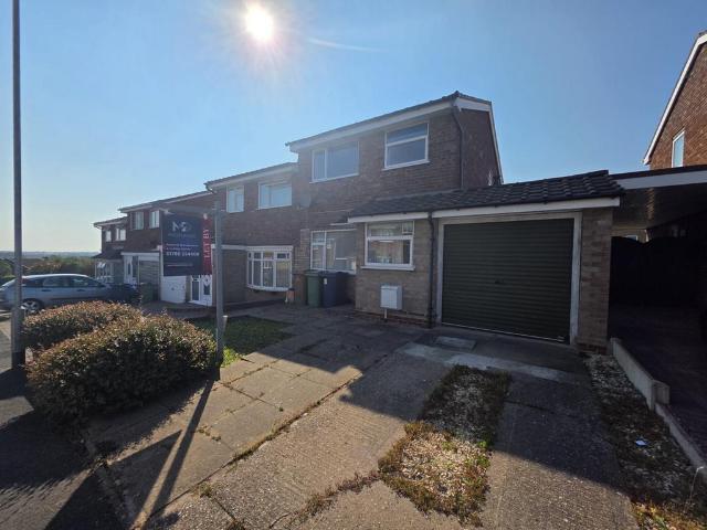 Aldersleigh Drive, Stafford, ST17 4RY 3 bed semi detached house to rent £1,095 pcm £253 pw