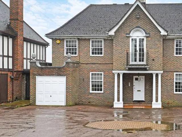 Alderton Hill, Loughton, IG10 3JD, United Kingdom | 5 bed house for rent #140657227 | Rentberry