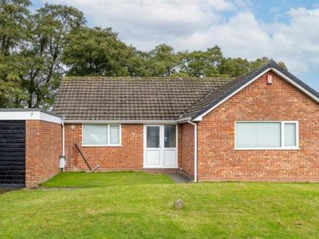 Aldford Close, Hough, 3 Bedroom Detached