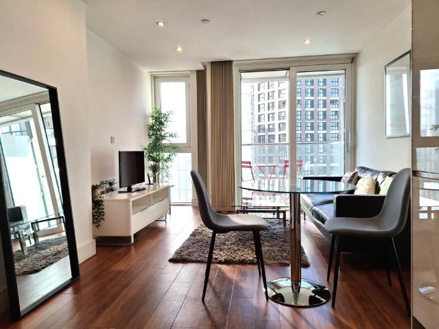 Aldgate Deluxe Apartment Has an Apartment