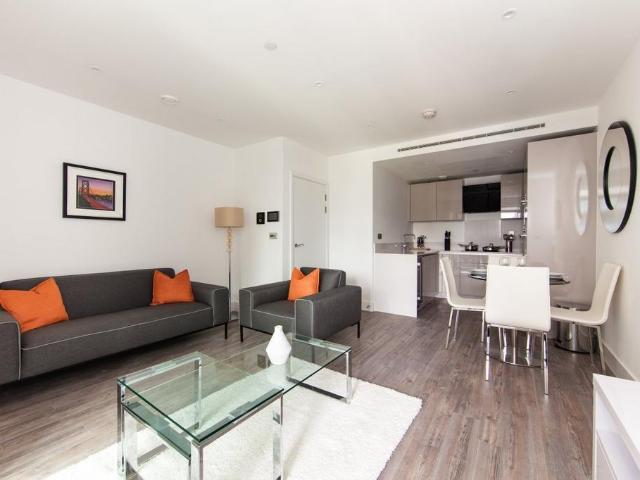 Aldgate Place, New Drum Street. 1 bed flat to rent £2,817 pcm £650 pw