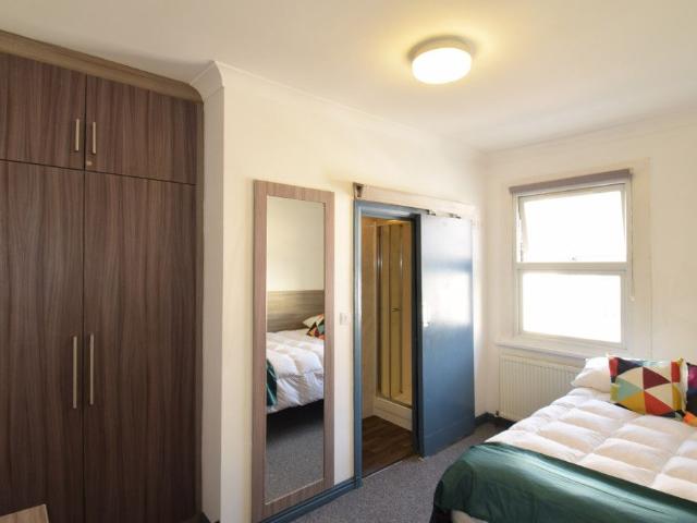 Aldine Street, London W12, Room to rent, £1,257 pcm | PrimeLocation