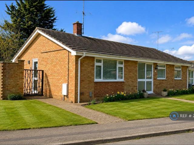 Aldous Close, East Bergholt. 3 bed bungalow to rent £1,595 pcm £368 pw