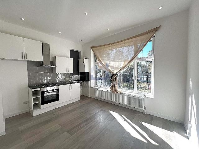 Aldrington Road, Furzedown, London SW16, 1 bed flat to rent, £1,450 pcm | PrimeLocation
