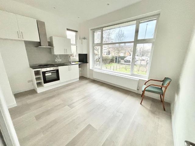 Aldrington Road, Furzedown, Streatham 1 bed flat to rent £1,450 pcm £335 pw