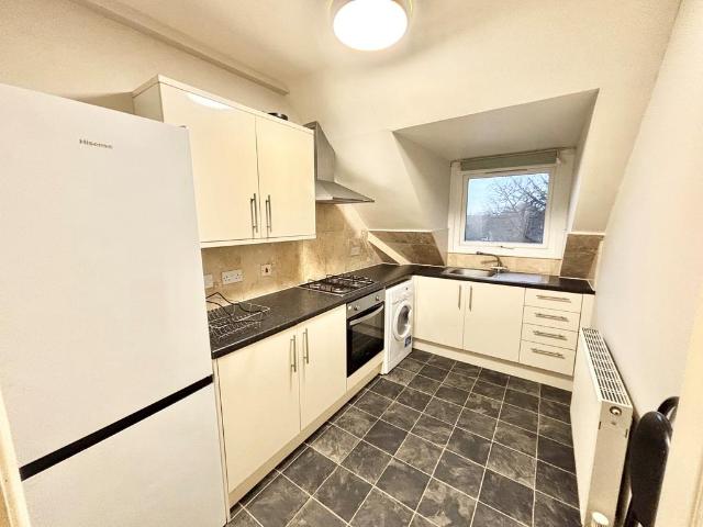 Aldrington Road, Furzedown, Streatham 1 bed flat to rent £1,650 pcm £381 pw