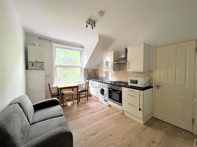 Aldrington Road, Furzedown SW16, 1 bed flat to rent, £1,350 pcm | PrimeLocation