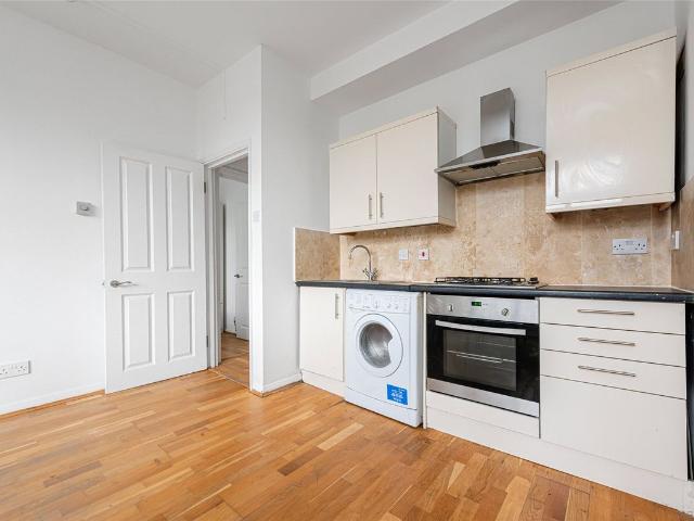 Aldrington Road, Tooting Common, London SW16, 1 bed flat to rent, £1,350 pcm | PrimeLocation