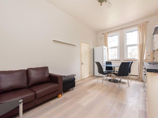 Aldrington Road, Tooting Common, London SW16, 1 bed flat to rent, £1,450 pcm | PrimeLocation