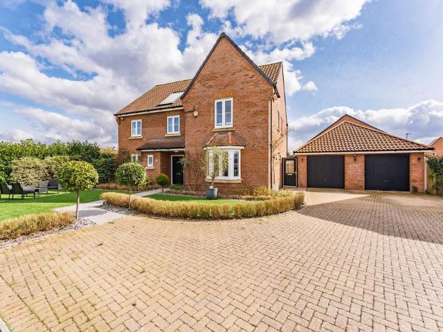 Aldridge Way, Horsford 5 bed detached house to rent £2,300 pcm £531 pw
