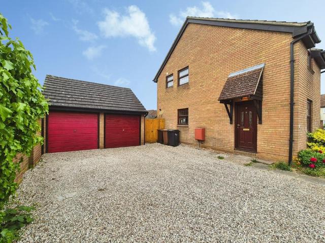 Aldridge Close, Chelmer Village. 4 bed detached house to rent £2,100 pcm £485 pw