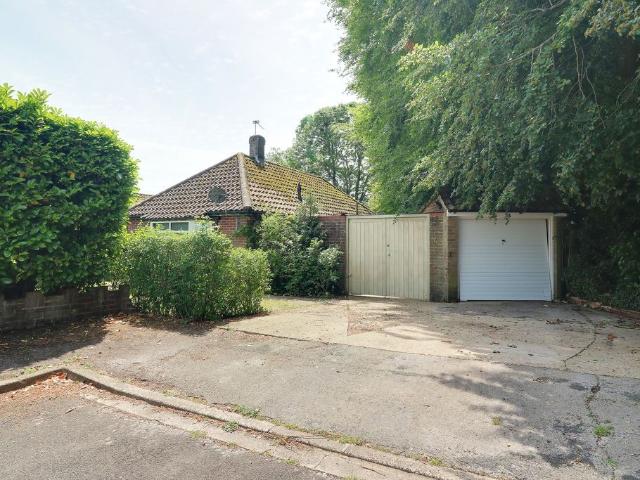 Aldridge Close, Clanfield Waterlooville PO8, 3 bed detached bungalow to rent, £1,600 pcm | PrimeLocation