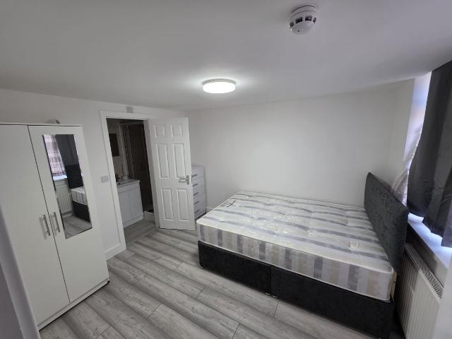 Aldridge Road, Slough SL2, Room to rent, £850 pcm | PrimeLocation