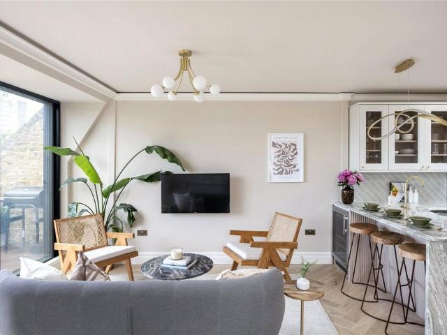 Aldridge Road Villas, London, W11 4 bed apartment to rent £10,833 pcm £2,500 pw