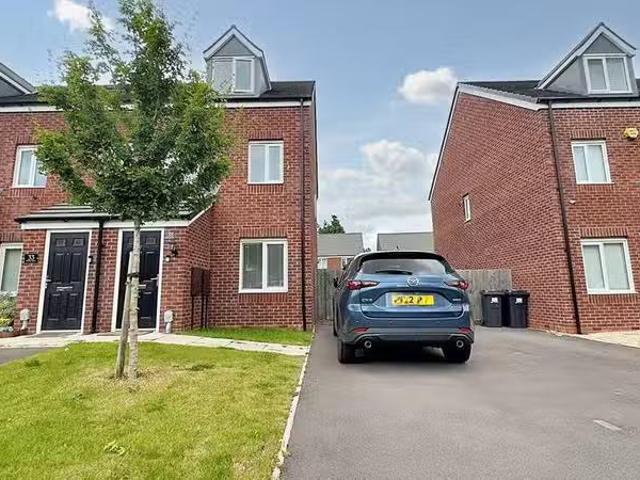 Aldridge Square, Great Barr, Birmingham 3 bed end of terrace h.