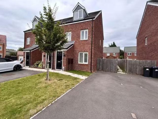 Aldridge Square, Perry Barr. 3 bed end of terrace house for sa.