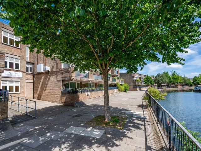 Aldsworth Close, Little Venice, London W9, 1 bed flat to rent, £2,200 pcm | PrimeLocation