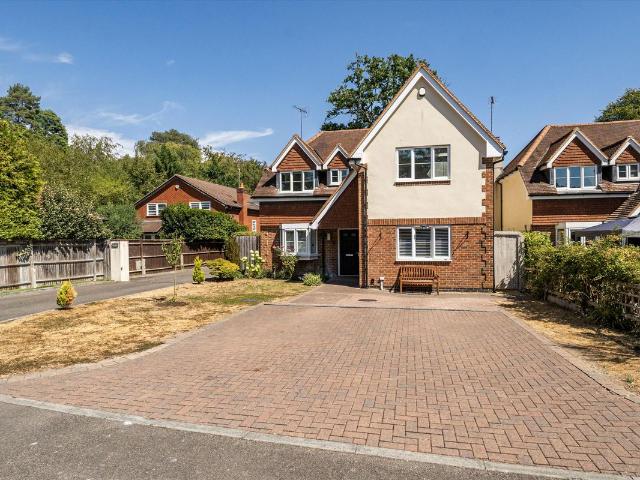 Alexander Close, Finchampstead, Wokingham, Berkshire RG40, 4 bed detached house to rent, £3,500 pcm | PrimeLocation