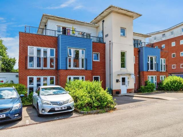 Alexander Square, Eastleigh SO50, 2 bed flat to rent, £1,100 pcm | PrimeLocation