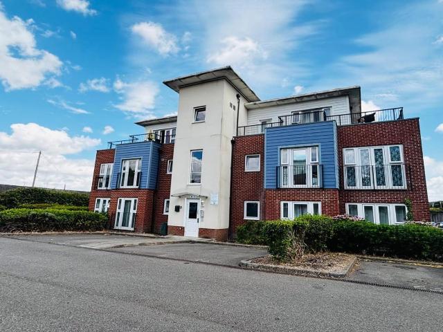 Alexander Square, Eastleigh SO50, 2 bed flat to rent, £1,200 pcm | PrimeLocation