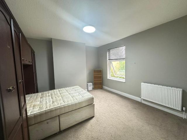 Alexander Road, Birmingham B27, 2 bed flat to rent, £900 pcm | PrimeLocation