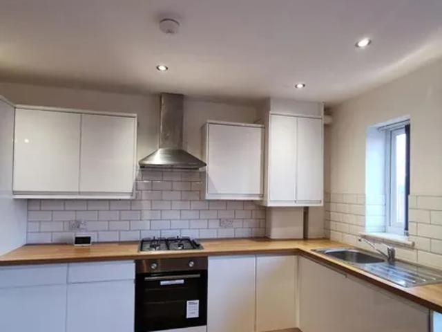 Alexandra Court, 30 Platt Lane, Victoria Park, Manchester, M14 7NZ, United Kingdom | 4 bed apartment for rent #4507511 | Rentberry