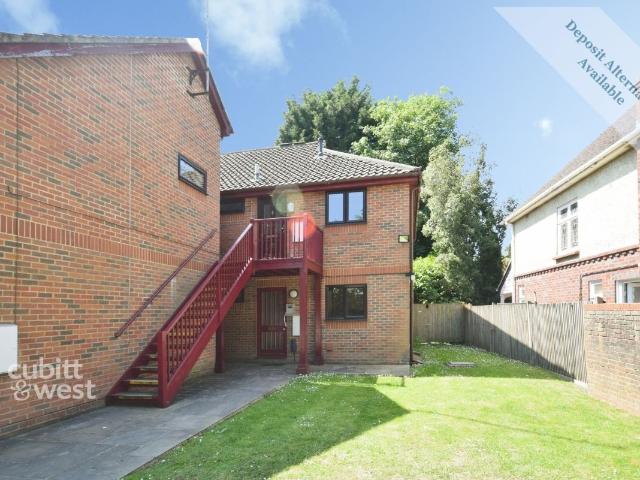 Alexandra Court, Brighton Road RH10, 1 bed flat to rent, £1,250 pcm | PrimeLocation