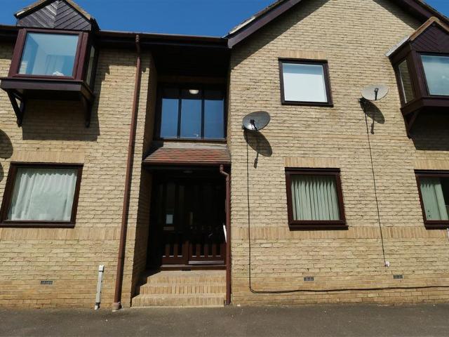 Alexandra Court, St Ives PE27, 1 bed flat to rent, £950 pcm | PrimeLocation