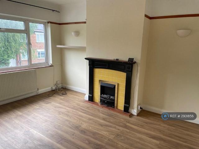 Alexandra Close, Harrow, HA2 2 bed maisonette to rent £1,650 pcm £381 pw