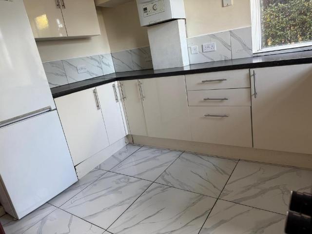 Alexandra Avenue, HA2 3 bed apartment to rent £1,850 pcm £427 pw