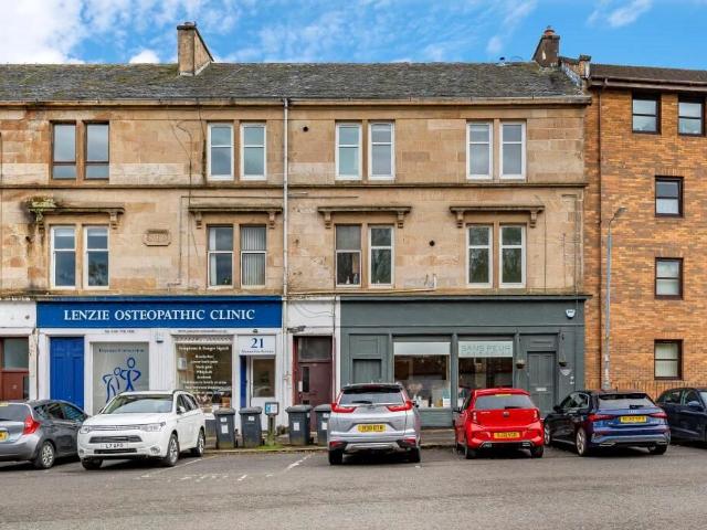 Alexandra Avenue, Lenzie, Kirkintilloch G66, 2 bed flat to rent, £895 pcm | PrimeLocation