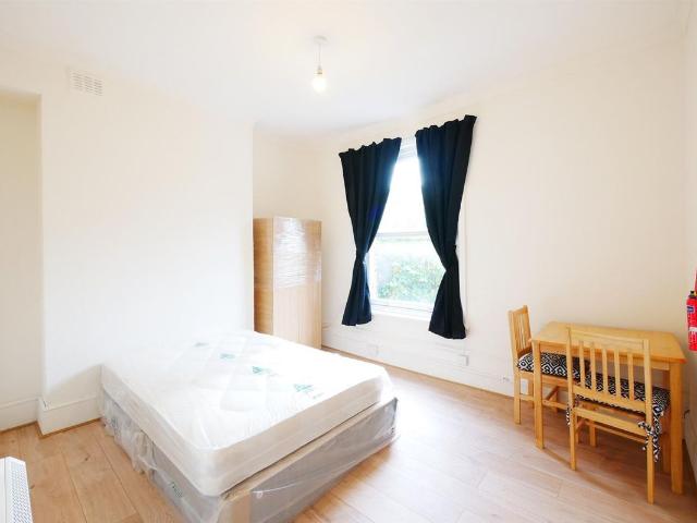 Alexandra Grove, Finsbury Park N4, Studio to rent, £1,400 pcm | PrimeLocation