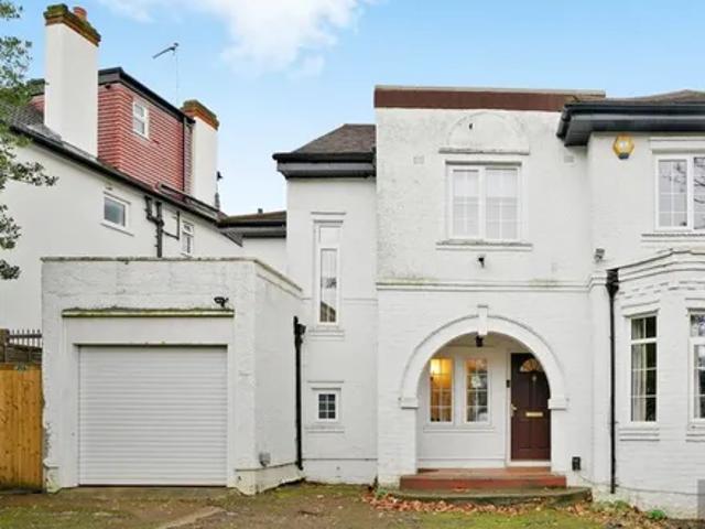 Alexandra Grove, London, N12 8HG, United Kingdom | 6 bed house for rent #126327710 | Rentberry