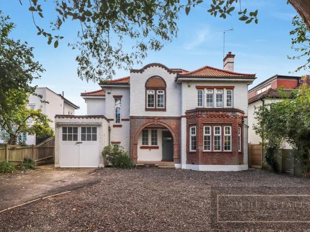 Alexandra Grove, North Finchley, N12 5 bed detached house to rent £5,500 pcm £1,269 pw