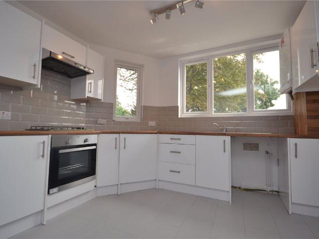 Alexandra Park Road, Muswell Hill, London N10, 2 bed flat to rent, £1,900 pcm | PrimeLocation