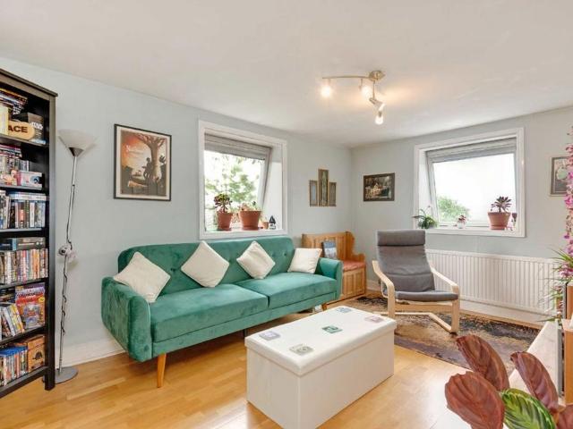 Alexandra Park Road, London N10 1 bed flat to rent £1,750 pcm £404 pw