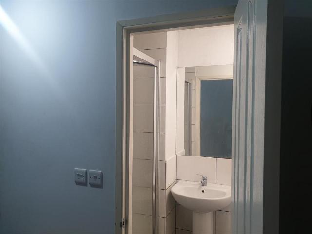 Alexandra Road, Torquay 1 bed in a house share to rent £550 pcm £127 pw