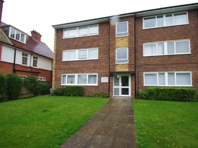 Alexandra Road WD17, Watford, WD17 2 bed flat to rent £1,650 pcm £381 pw