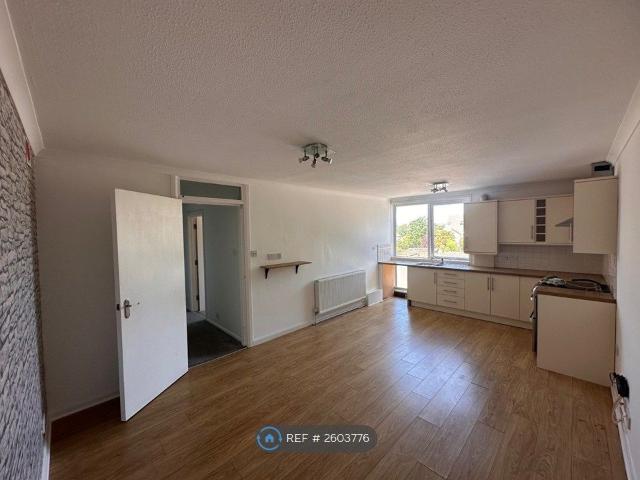 Alexandra Road, Weymouth DT4, 3 bed flat to rent, £1,075 pcm | PrimeLocation