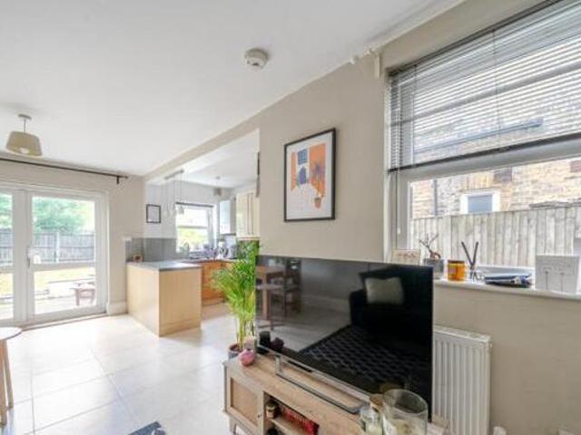 Alexandra Road, Wimbledon, 2 Bedroom Flat
