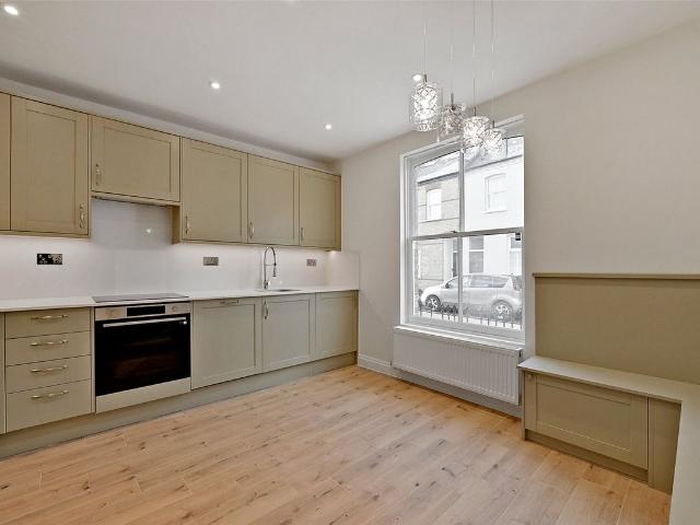 Alexandra Road, Windsor, Berkshire SL4, 4 bed end terrace house to rent, £2,750 pcm | PrimeLocation