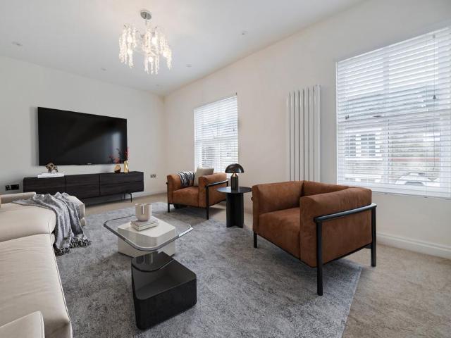 Alexandra Road Windsor SL4 4 bed semi detached house to rent £2,750 pcm £635 pw