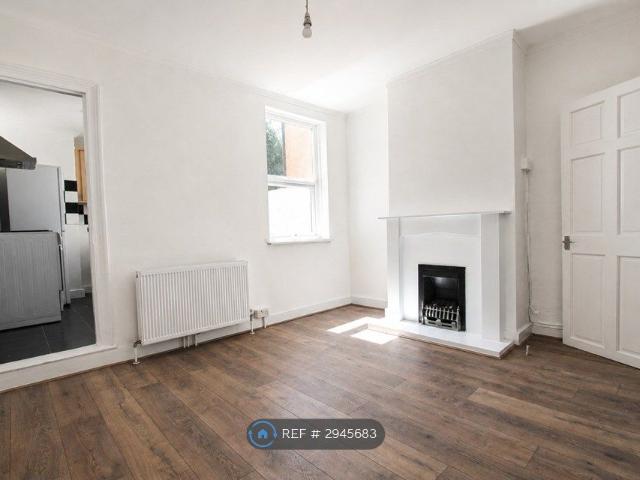 Alexandra Road, Chatham ME4, 2 bed terraced house to rent, £1,250 pcm | PrimeLocation
